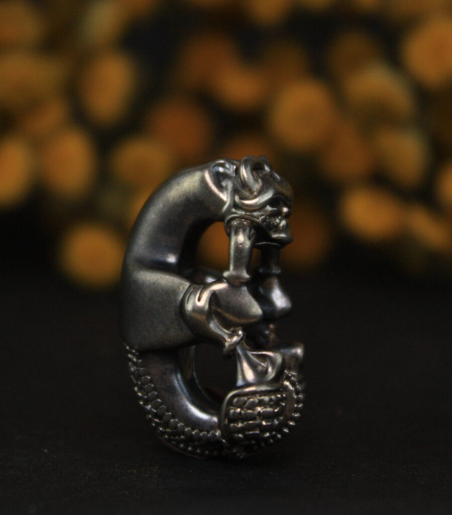 Protecting totem, gripping beast - Ravengaard